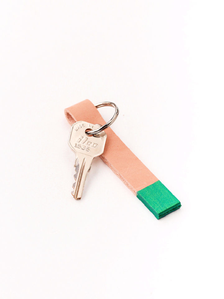 25 Easy Leather Crafts and Projects for Beginners